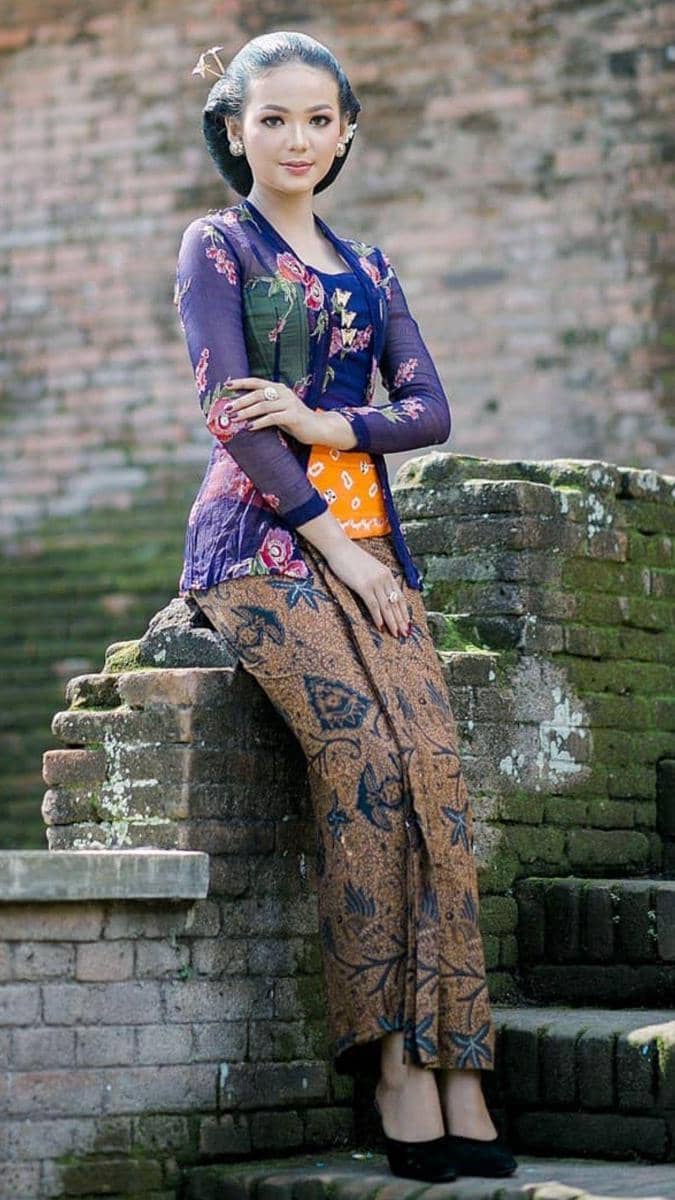 8 Model Rok Batik Terbaru untuk Pesta, Anggun dan Elegan! | Popbela.com