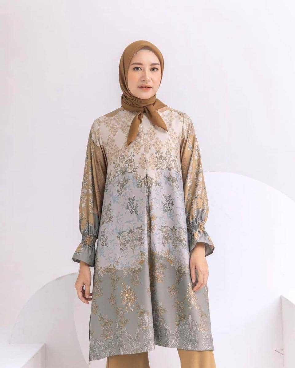 11 Model Tunik Batik Elegan Terbaru, Modern dan Kekinian | Popbela.com