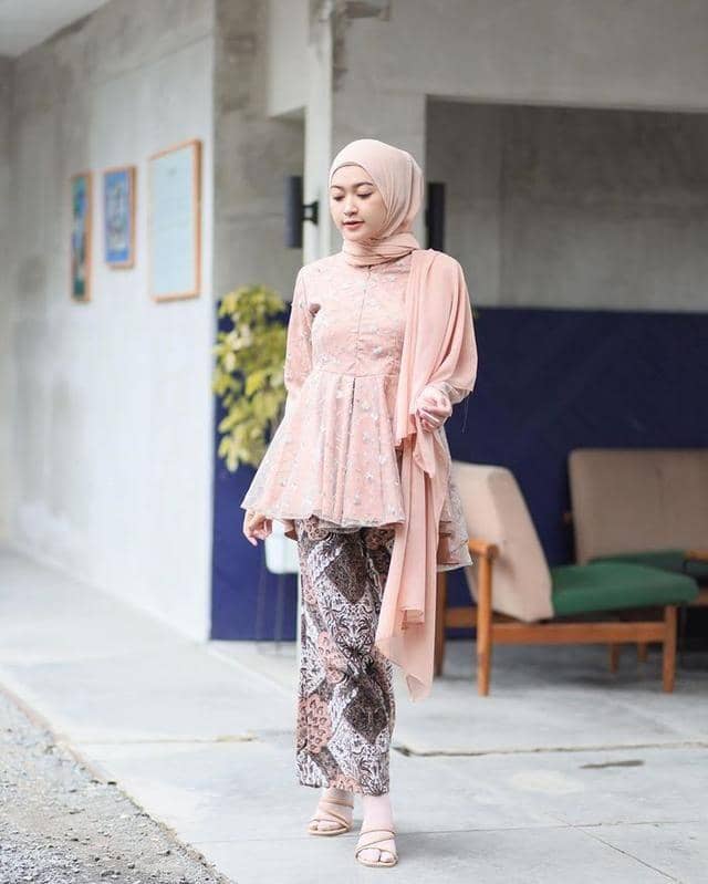 11 Model Jahit Baju Kebaya Terbaru, Elegan dan Fashionable! | Popbela.com