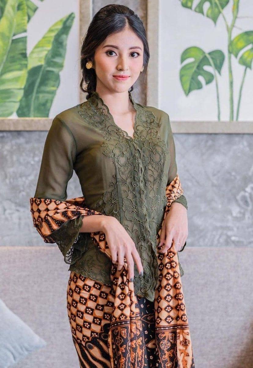 11 Model Jahit Baju Kebaya Terbaru, Elegan dan Fashionable! | Popbela.com