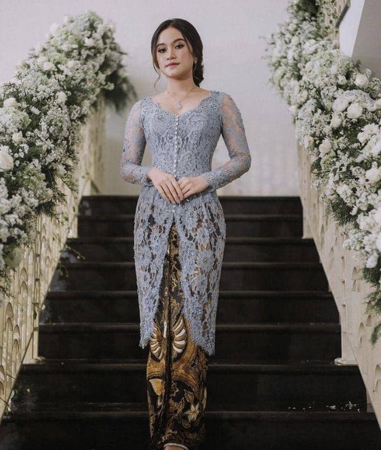 11 Model Jahit Baju Kebaya Terbaru, Elegan dan Fashionable! | Popbela.com