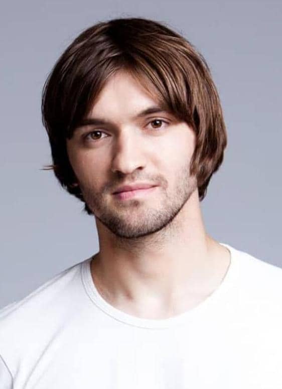 15 Model Potongan Rambut Pria Belah Tengah yang Keren | Popbela.com