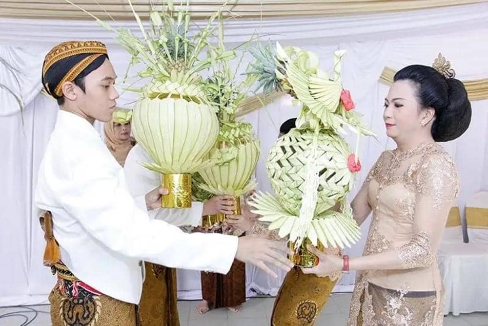 Filosofi, Makna, dan Aturan Kembar Mayang di Pernikahan Jawa | Popbela.com