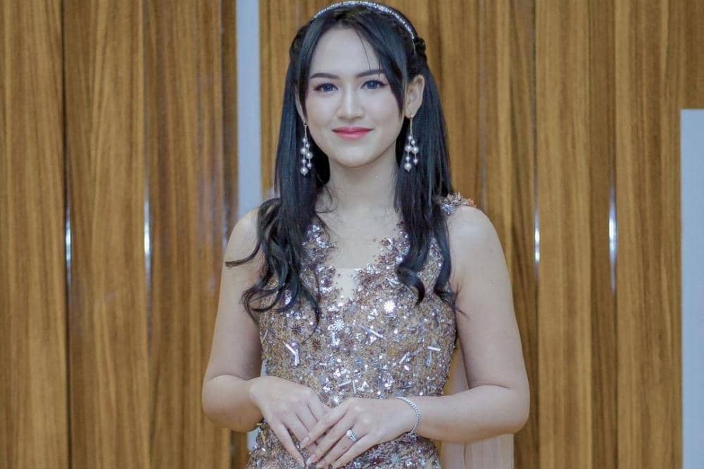 Profil dan Biodata Happy Asmara: Usia, Karier, dan Keluarga | POPBELA.com