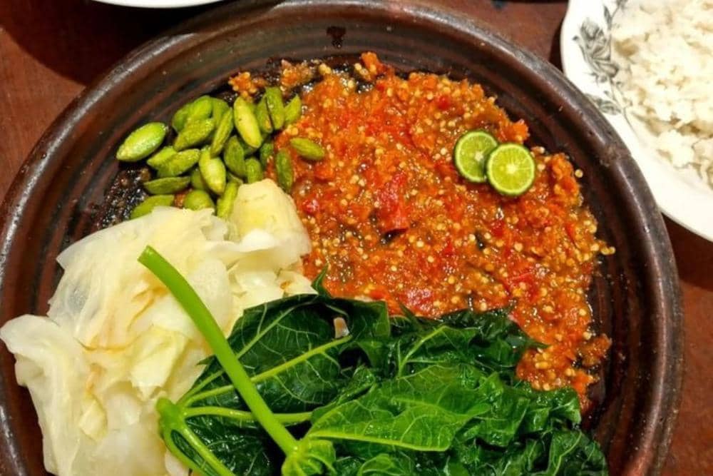 Resep Sambal Tempong Khas Banyuwangi, Lebih Pedas dan Segar | Popbela.com