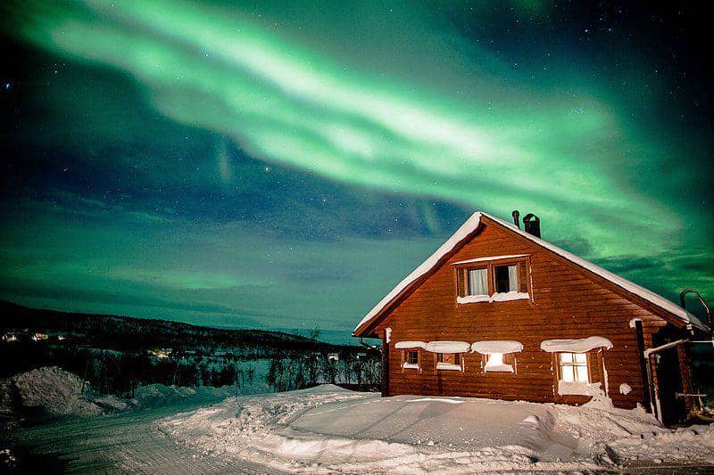 8 Negara untuk Melihat Aurora Borealis, Fenomena Langit yang Memesona ...