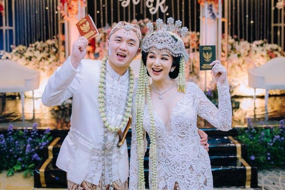8 Potret Pernikahan Hana Hanifah dan Kekasih | Popbela.com