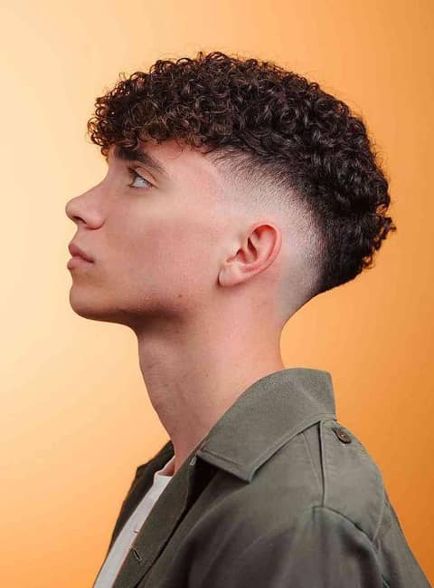 10 Potongan Rambut Ikal Laki-Laki Paling Keren 2024 | Popbela.com