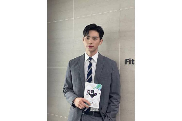 21 Model Potongan Rambut Comma Hair Pendek Laki-Laki Korea | Popbela.com