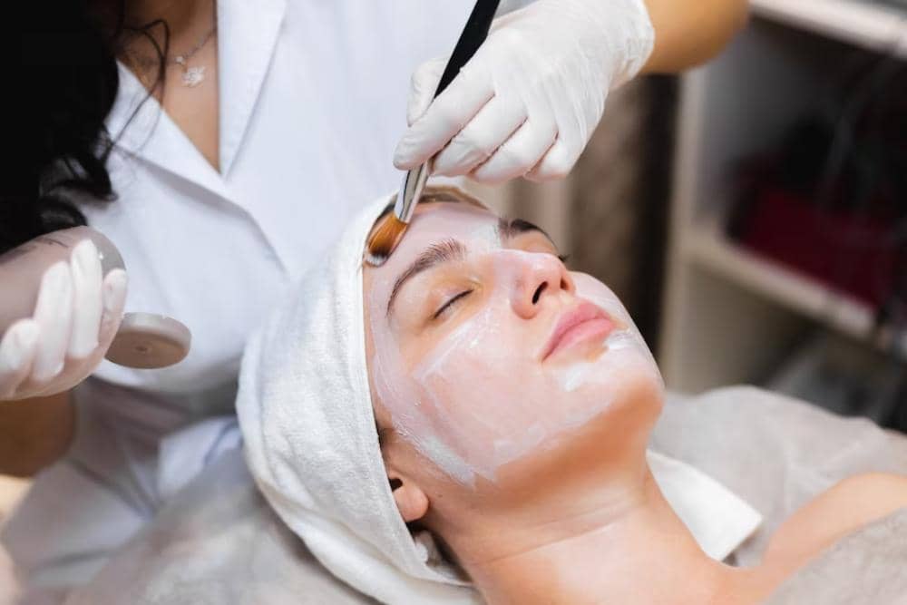 Peeling Wajah: Pengertian, Manfaat, dan Jenis-Jenisnya | Popbela.com