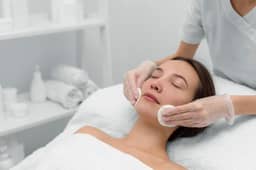 Peeling Wajah: Pengertian, Manfaat, dan Jenis-Jenisnya | Popbela.com