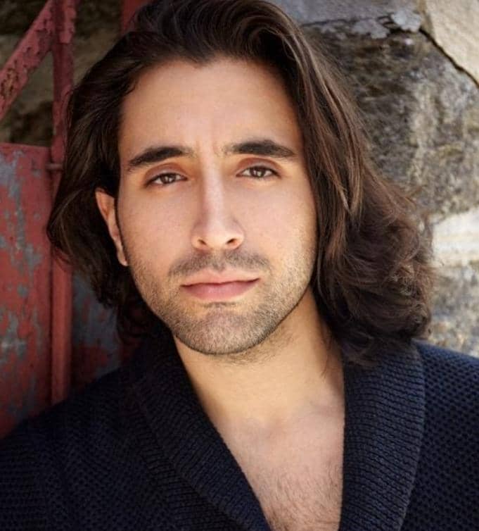 7 Gaya Rambut Gondrong Tanggung Laki-Laki, Keren dan Trendi | POPBELA.com