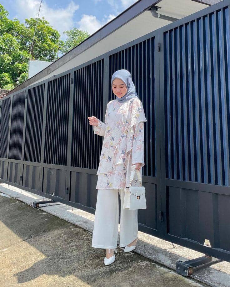 15 Model Tunik Terbaru 2024 yang Fashionable dan Kekinian | Popbela.com
