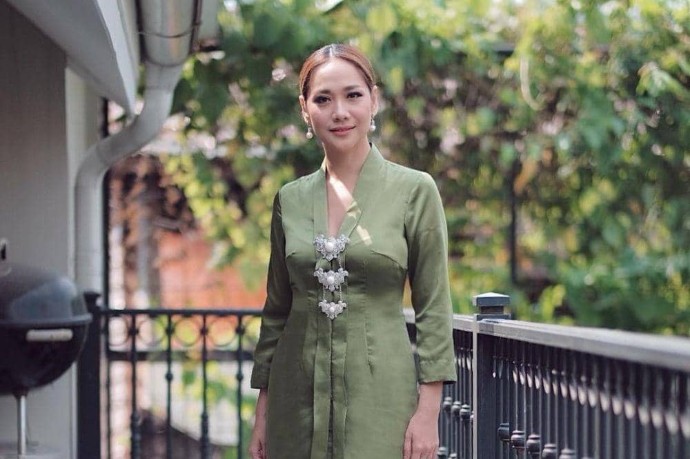 Ide Kombinasi Kebaya Hijau dari Seleb Tanah Air | Popbela.com