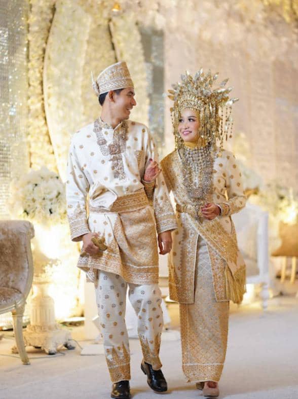 8 Baju Adat Melayu Riau yang Unik dan Penuh Makna | POPBELA.com