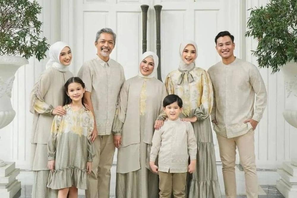 13 Model Baju Lebaran Keluarga 2025 yang Stylish dan Kompak | Popbela.com