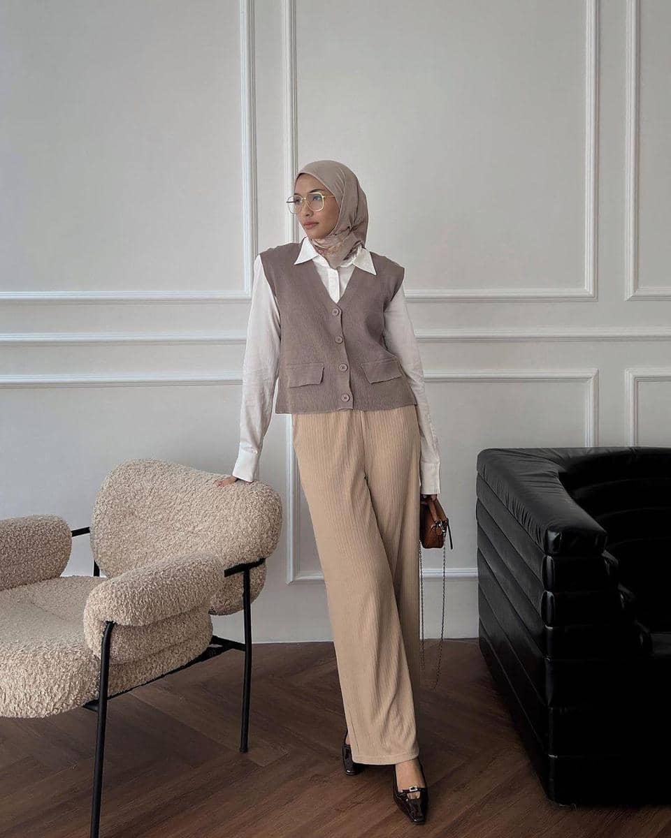 5 Rekomendasi Warna Baju yang Cocok dengan Celana Warna Milo | Popbela.com