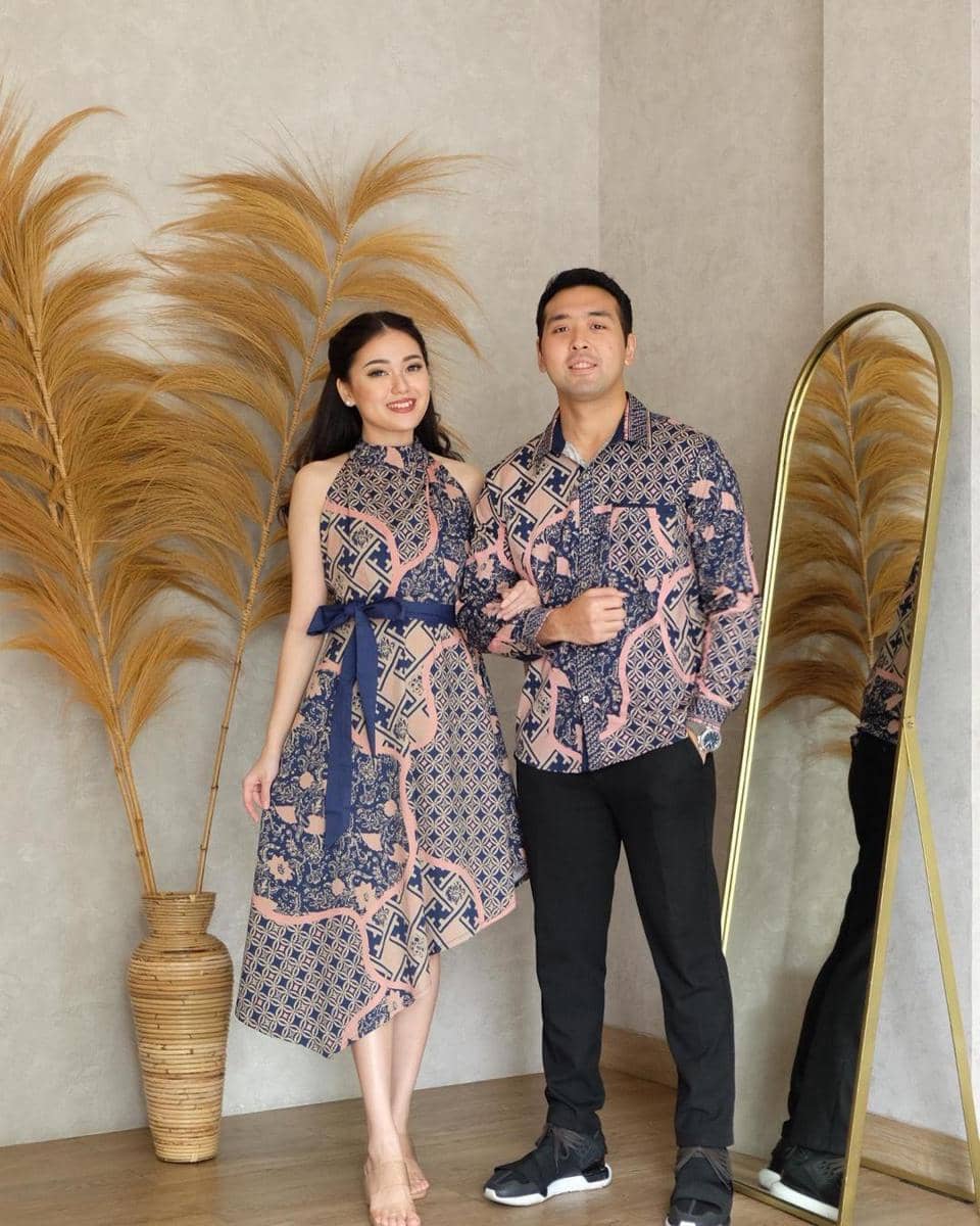 10 Rekomendasi Merek Batik Couple Terbaik dan Kekinian | Popbela.com