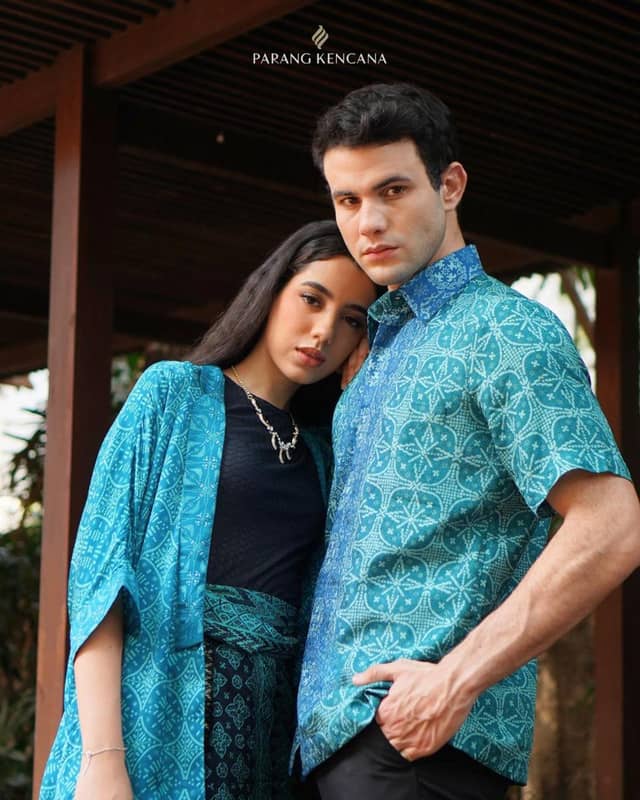 10 Rekomendasi Merek Batik Couple Terbaik dan Kekinian | Popbela.com