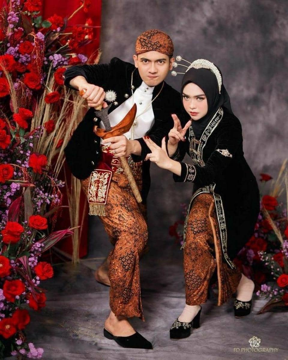 7 Ide Foto Pre-Wedding Adat Jawa Kekinian, Tampil Beda! | Popbela.com
