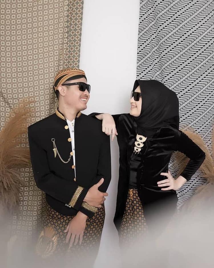 7 Ide Foto Pre-Wedding Adat Jawa Kekinian, Tampil Beda! | Popbela.com