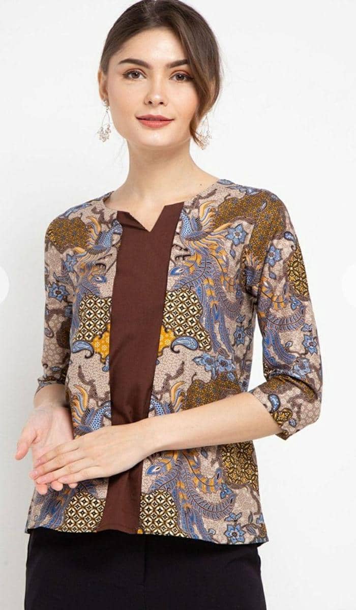20 Model Baju Batik Atasan Wanita Kantor, Fashionable! | Popbela.com