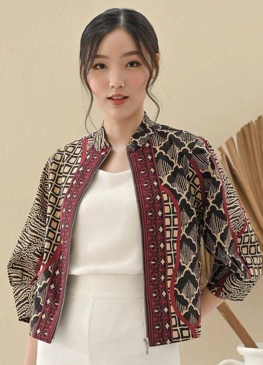 13 Model Blazer Batik Kekinian, Formal tapi Stylish | Popbela.com
