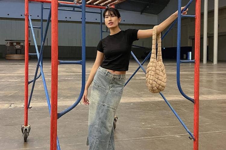 7 OOTD Rok Jeans Non Hijab Modis yang Effortless | Popbela.com