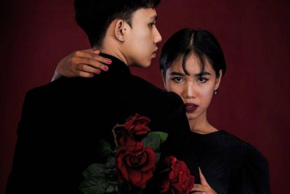 8 Ide Pose Foto Berdua, Bisa Jadi Inspirasi! | Popbela.com