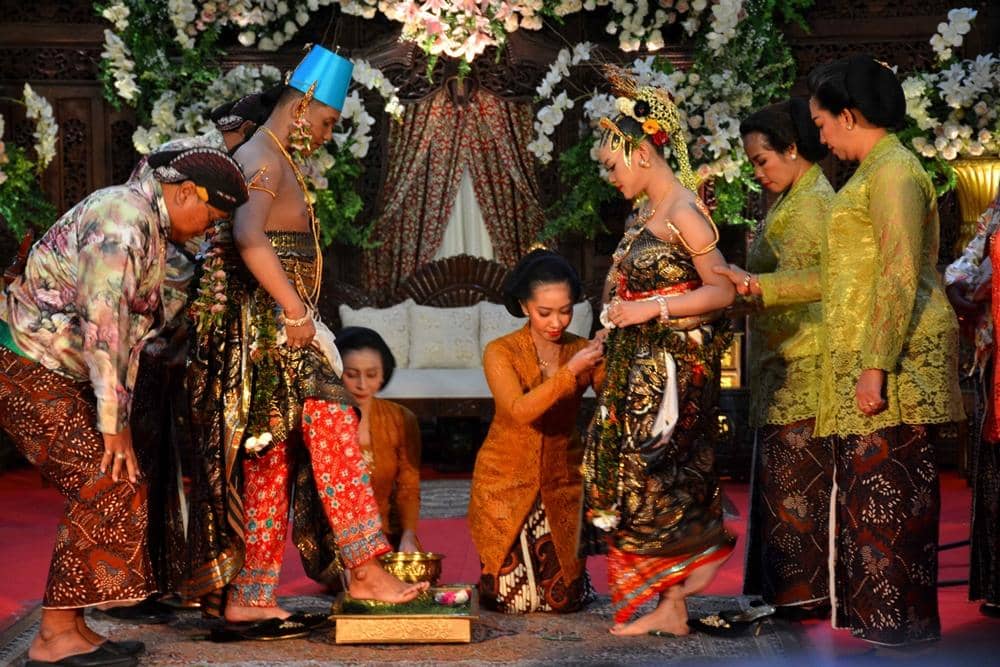 Cucuk Lampah Adalah Ritual Tolak Bala Pernikahan Jawa | Popbela.com