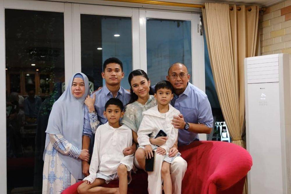 Fakta Keluarga Azizah Salsha, Istri Pratama Arhan | Popbela.com