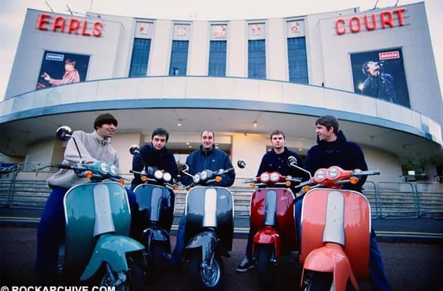 10 Lagu Terbaik Oasis, Gelar Konser Reuni Setelah 15 Tahun | Popbela.com
