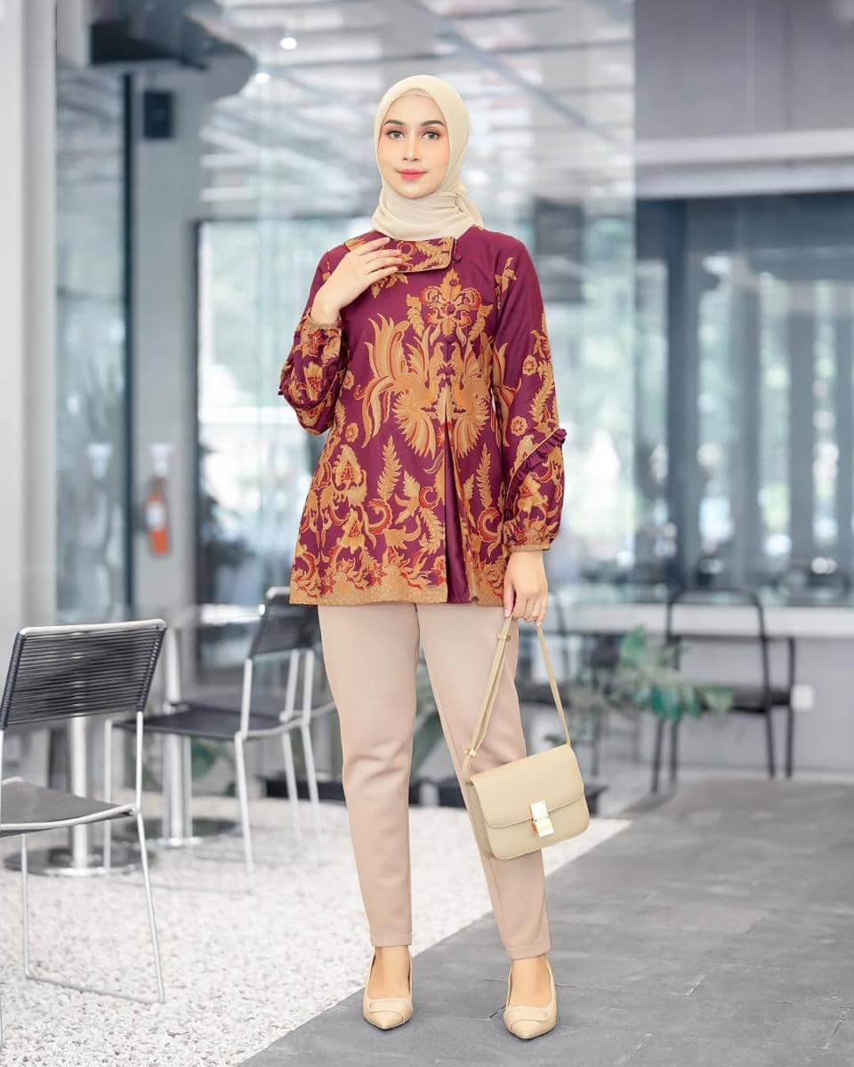 10 Merek Baju Batik Wanita Terkenal, Modern dan Stylish | Popbela.com