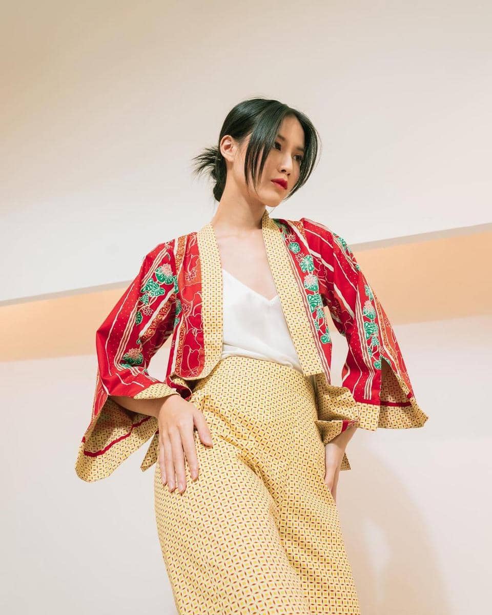 10 Merek Baju Batik Wanita Terkenal, Modern dan Stylish | Popbela.com