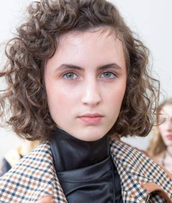 8 Potongan Rambut yang Cocok untuk Rambut Ikal Perempuan | Popbela.com