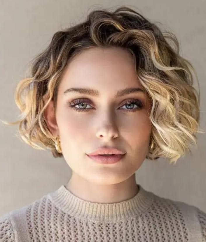 8 Potongan Rambut yang Cocok untuk Rambut Ikal Perempuan | POPBELA.com