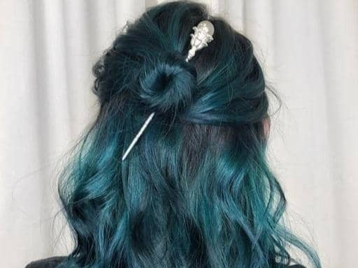 Pilihan Warna Cat Rambut Biru yang Bisa Kamu Coba | Popbela.com