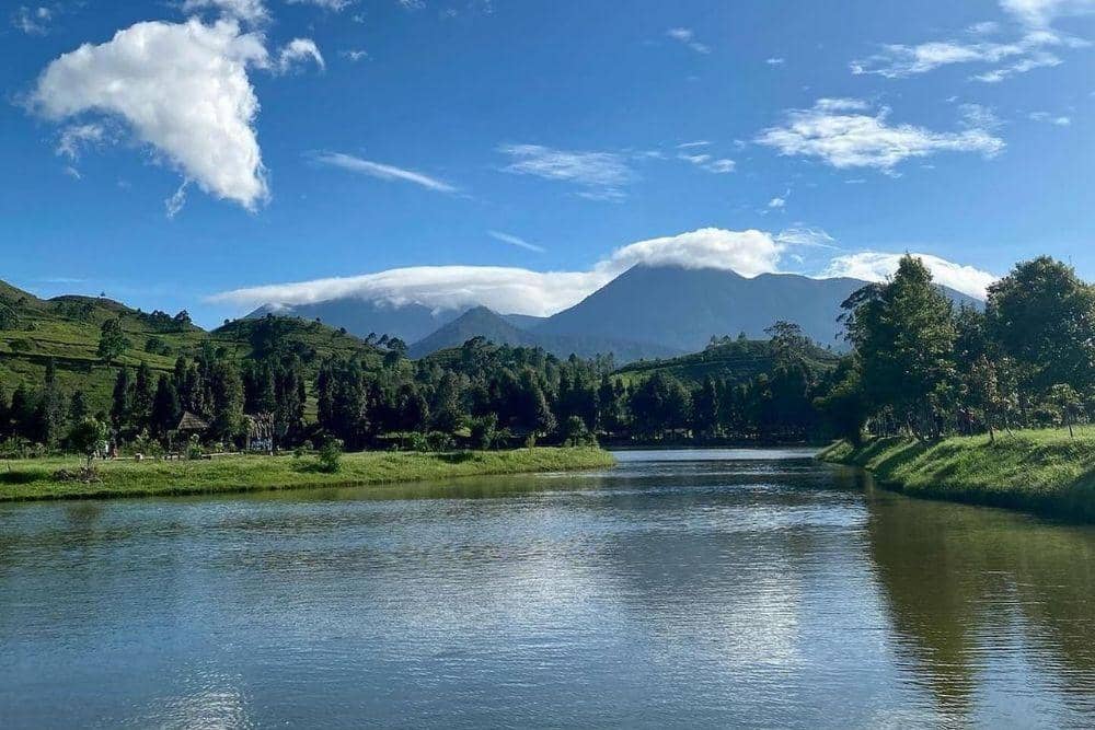 Telaga Saat Puncak: Lokasi, Rute, Tiket, dan Aktivitas Seru | POPBELA.com