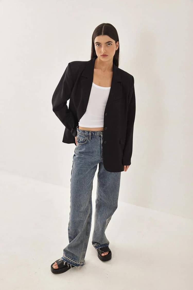 Cari Warna yang Cocok untuk Outer Hitam? Ini Rekomendasinya | Popbela.com