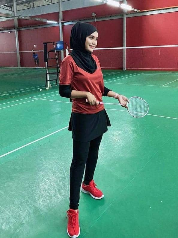 7 Inspirasi Outfit Badminton Hijab dan Nonhijab, Sporty! | Popbela.com