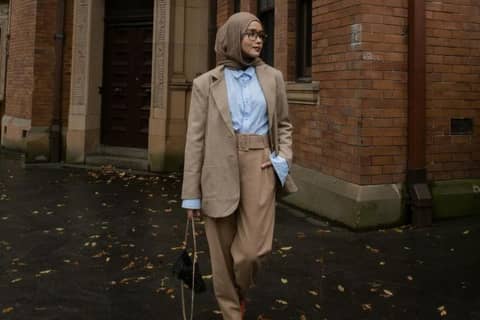 Celana Coksu Cocok dengan Baju Warna Apa? Cek Rekomendasinya | Popbela.com