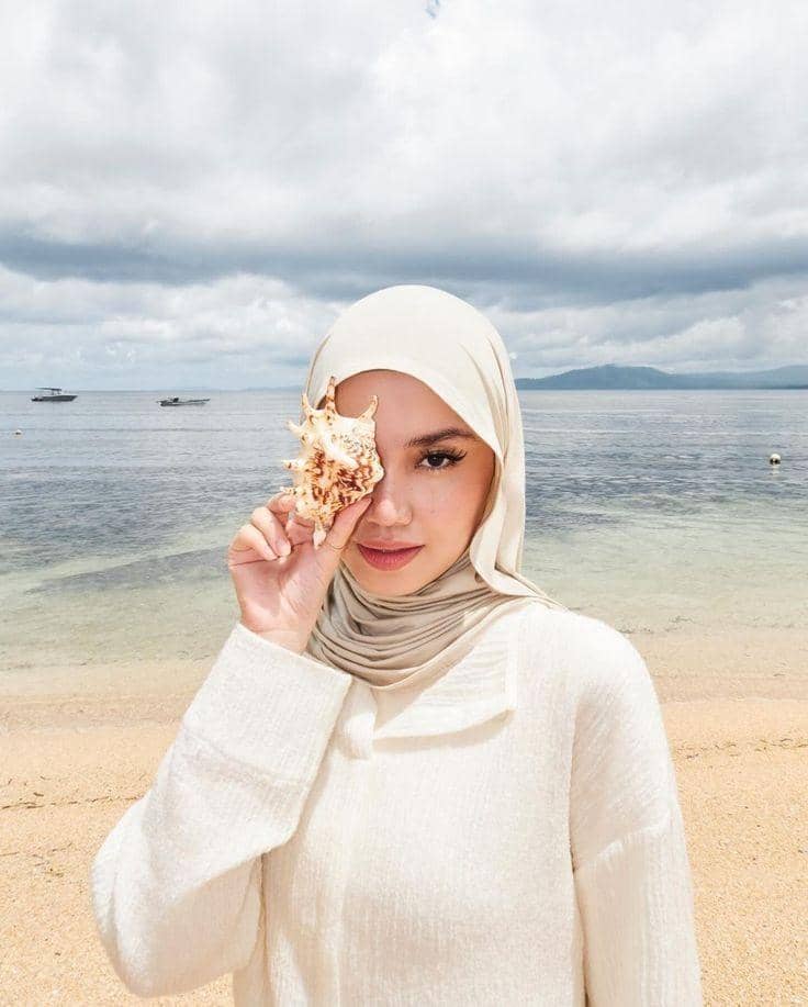 9 Gaya Foto di Pantai Wanita yang Estetis dan Unik | Popbela.com