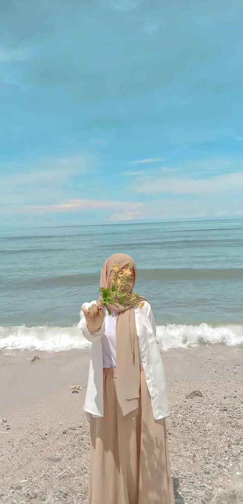 9 Gaya Foto di Pantai Wanita yang Estetis dan Unik | Popbela.com