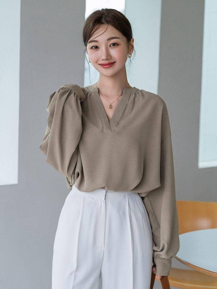 10 Model Atasan Polos Wanita Elegan dan Trendi | Popbela.com