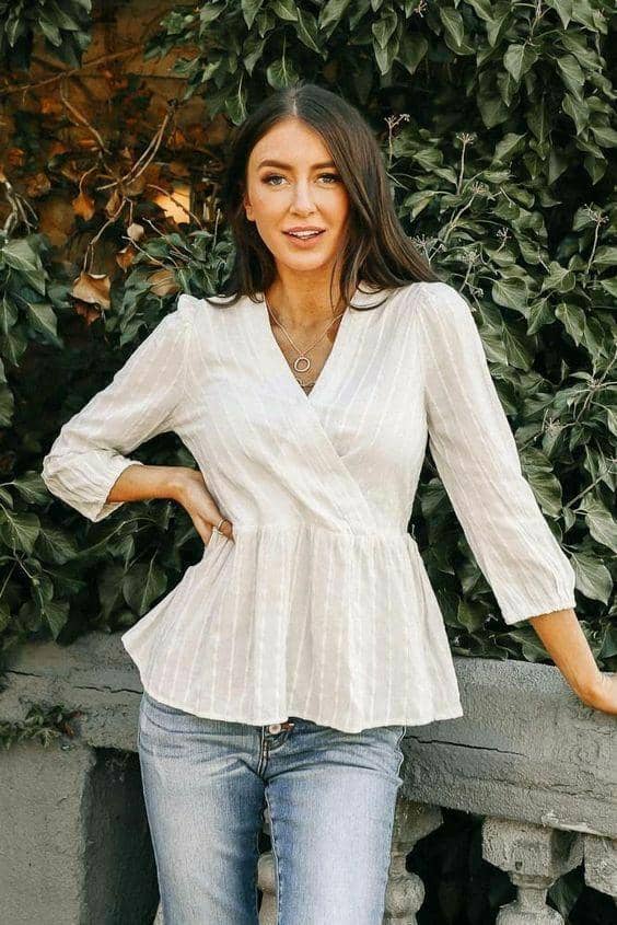 10 Model Atasan Polos Wanita Elegan dan Trendi | Popbela.com