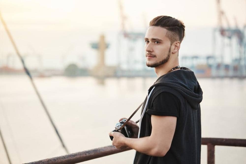 8 Gaya Rambut Undercut Skin untuk Pria, Rapi dan Maskulin | Popbela.com