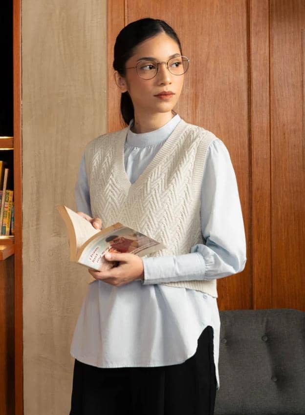 8 Model Blouse Wanita Kekinian yang Modis dan Stylish | POPBELA.com