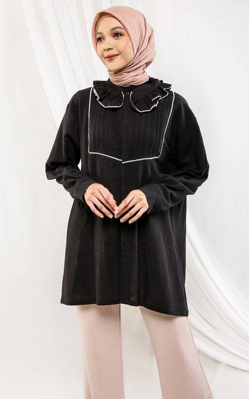 8 Model Blouse Wanita Kekinian yang Modis dan Stylish | Popbela.com