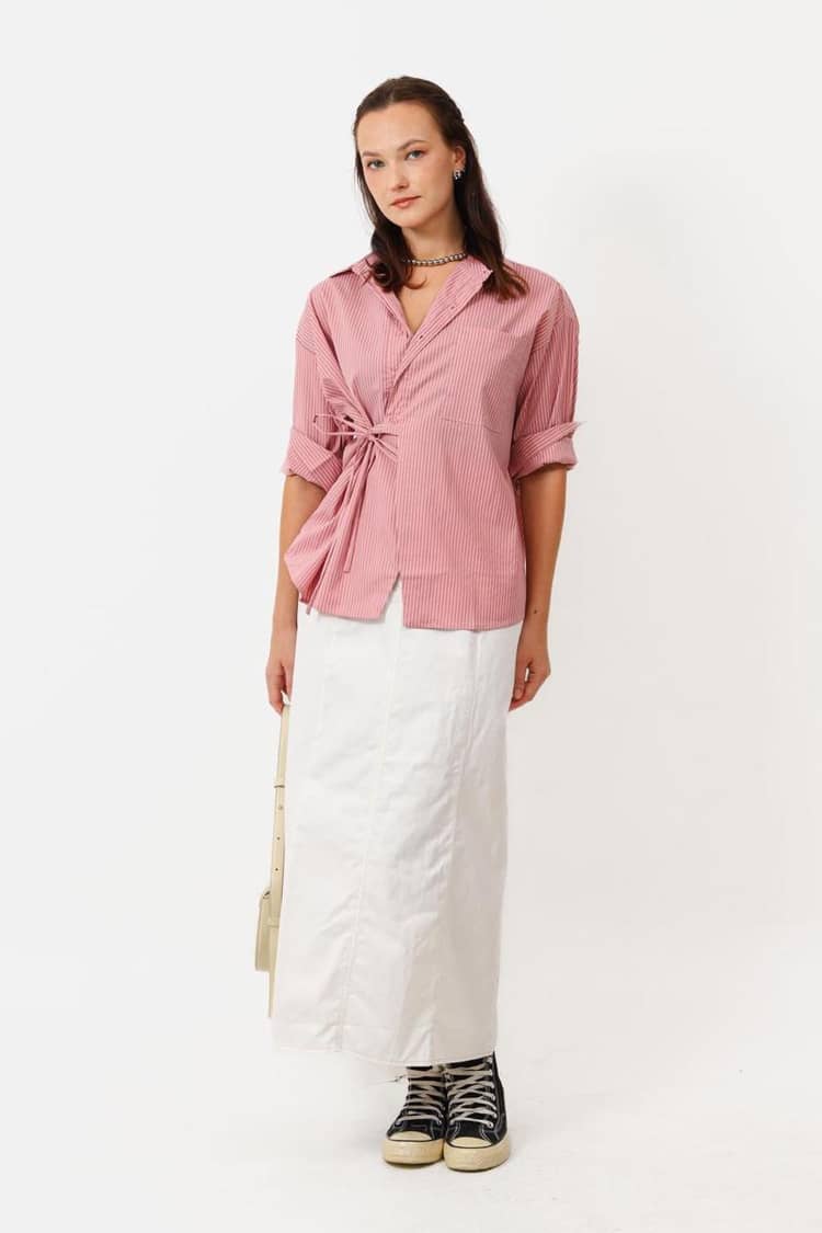 8 Model Blouse Wanita Kekinian yang Modis dan Stylish | Popbela.com