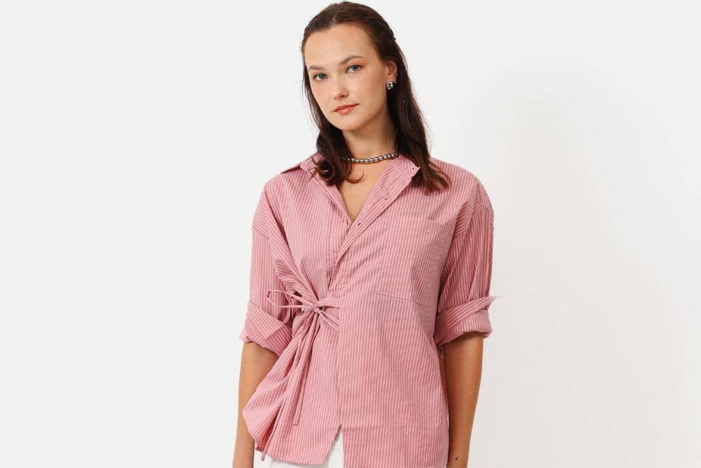 8 Model Blouse Wanita Kekinian yang Modis dan Stylish | Popbela.com